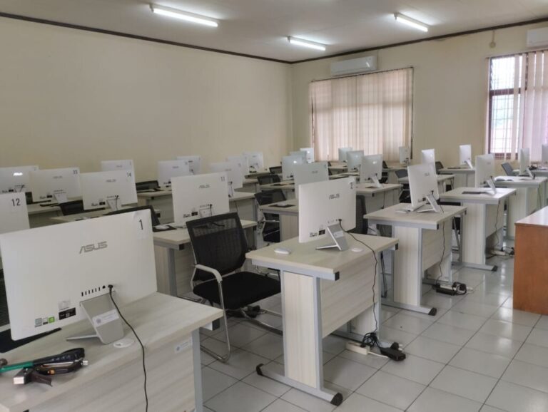 Laboratorium Komputer - Teknik Komputer